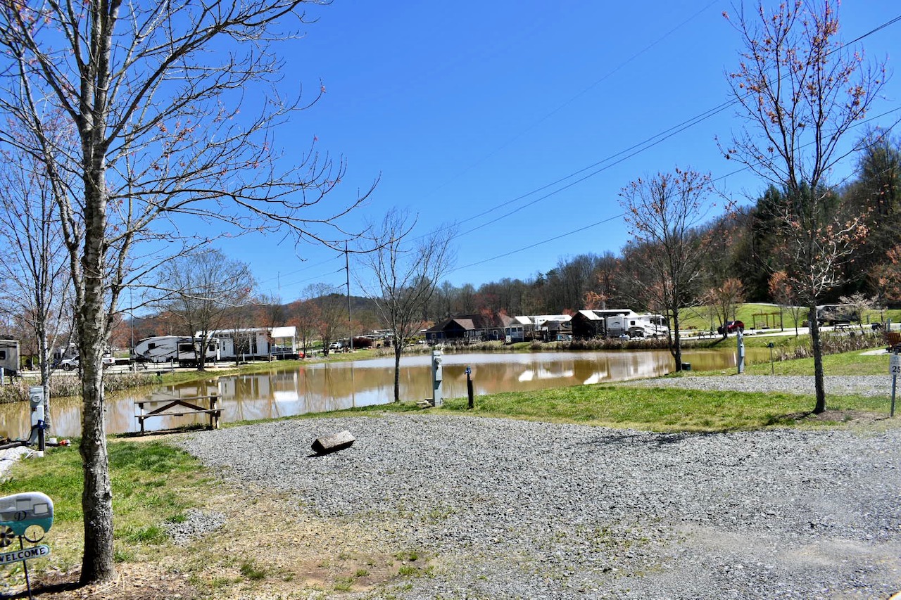 Waterside at Blue Ridge RV Resort - Imagine Camper