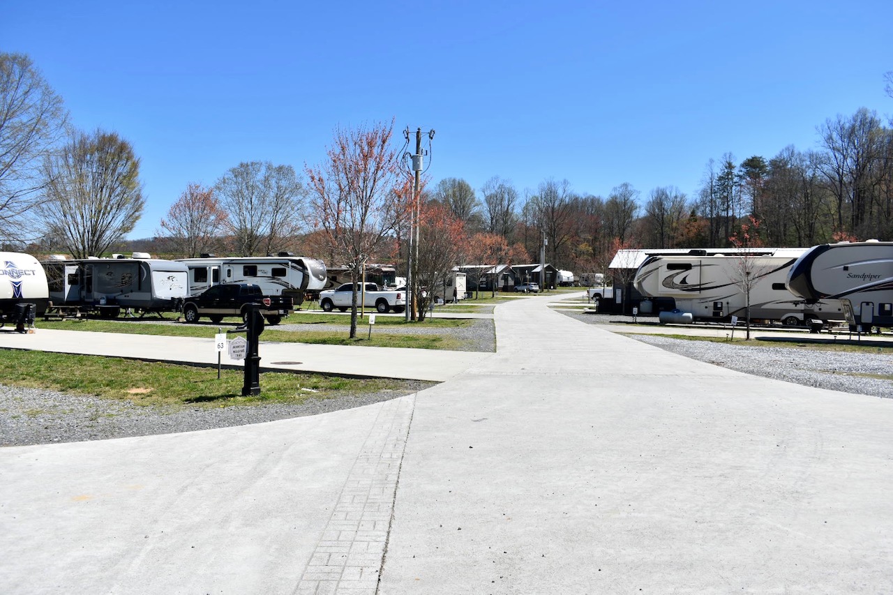 Waterside at Blue Ridge RV Resort - Imagine Camper