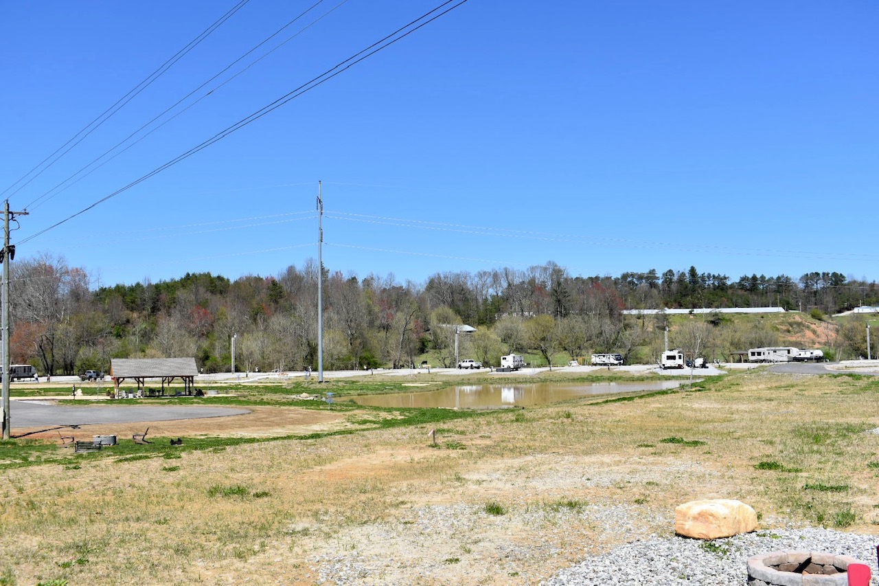 Waterside-Blue-Ridge-Pond | Imagine Camper