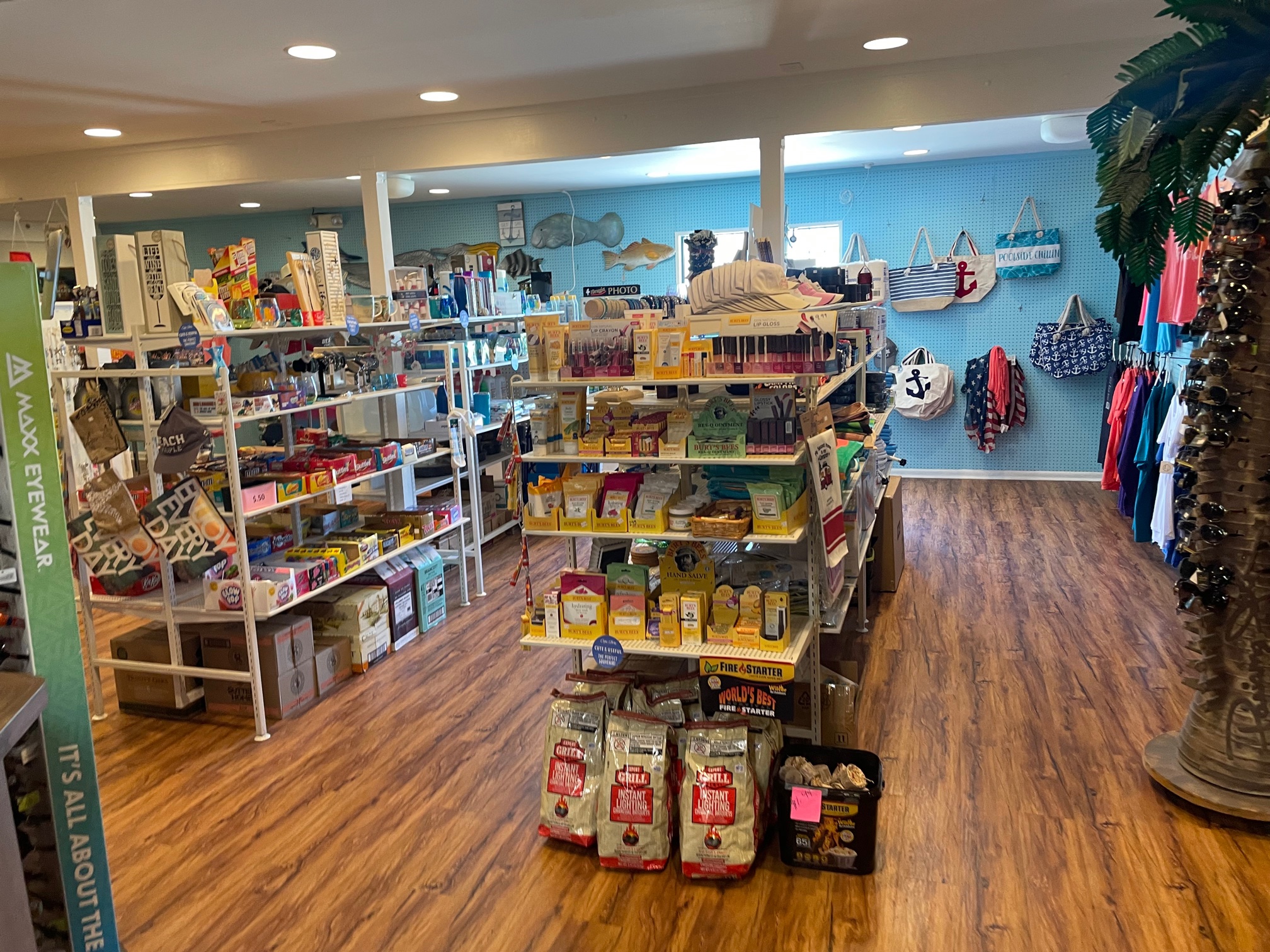 North-Beach-Camp-Resort-store | Imagine Camper