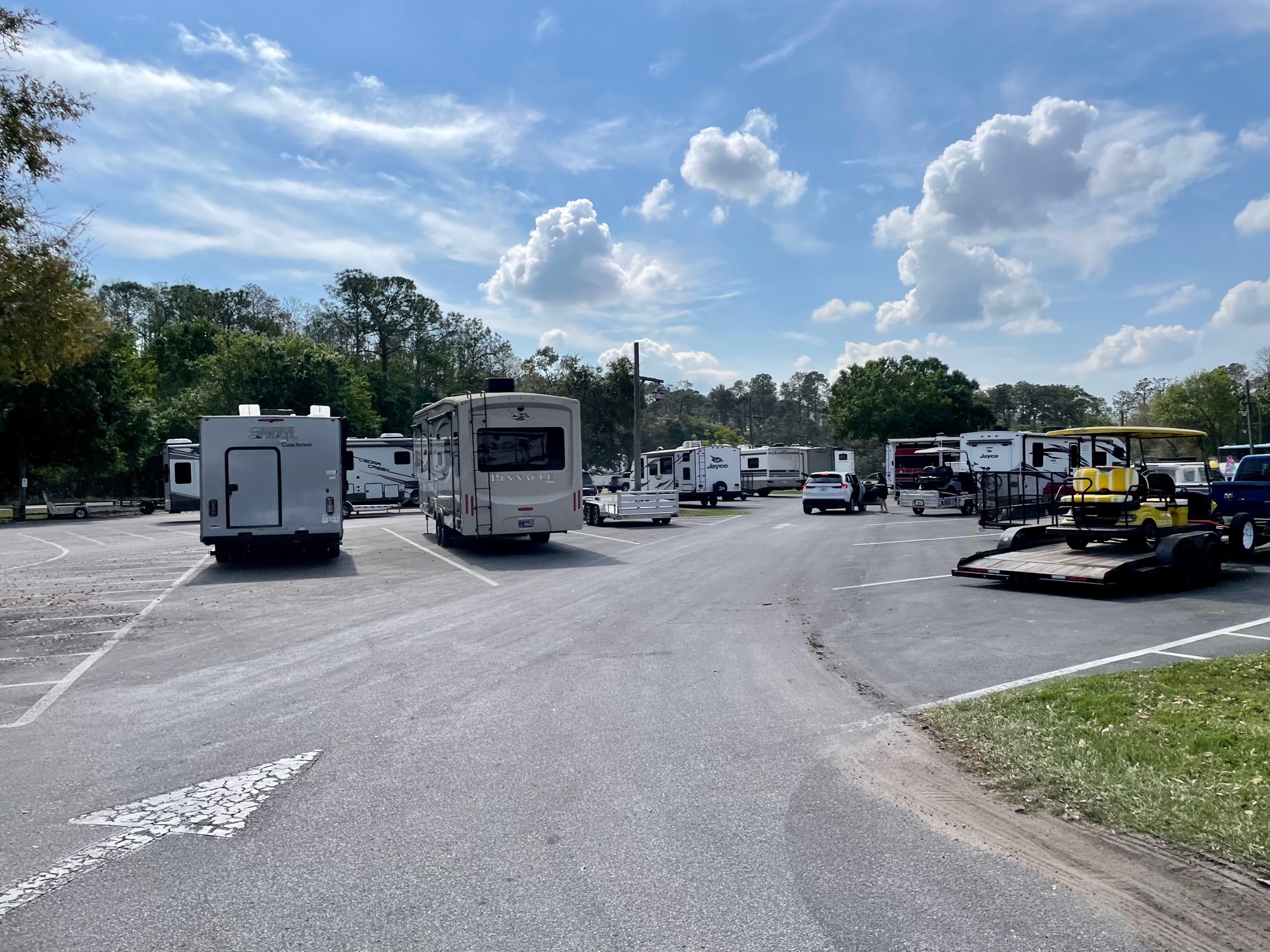 over-flow-parking-Fort-Wilderness-Resort-and-Campground | Imagine Camper