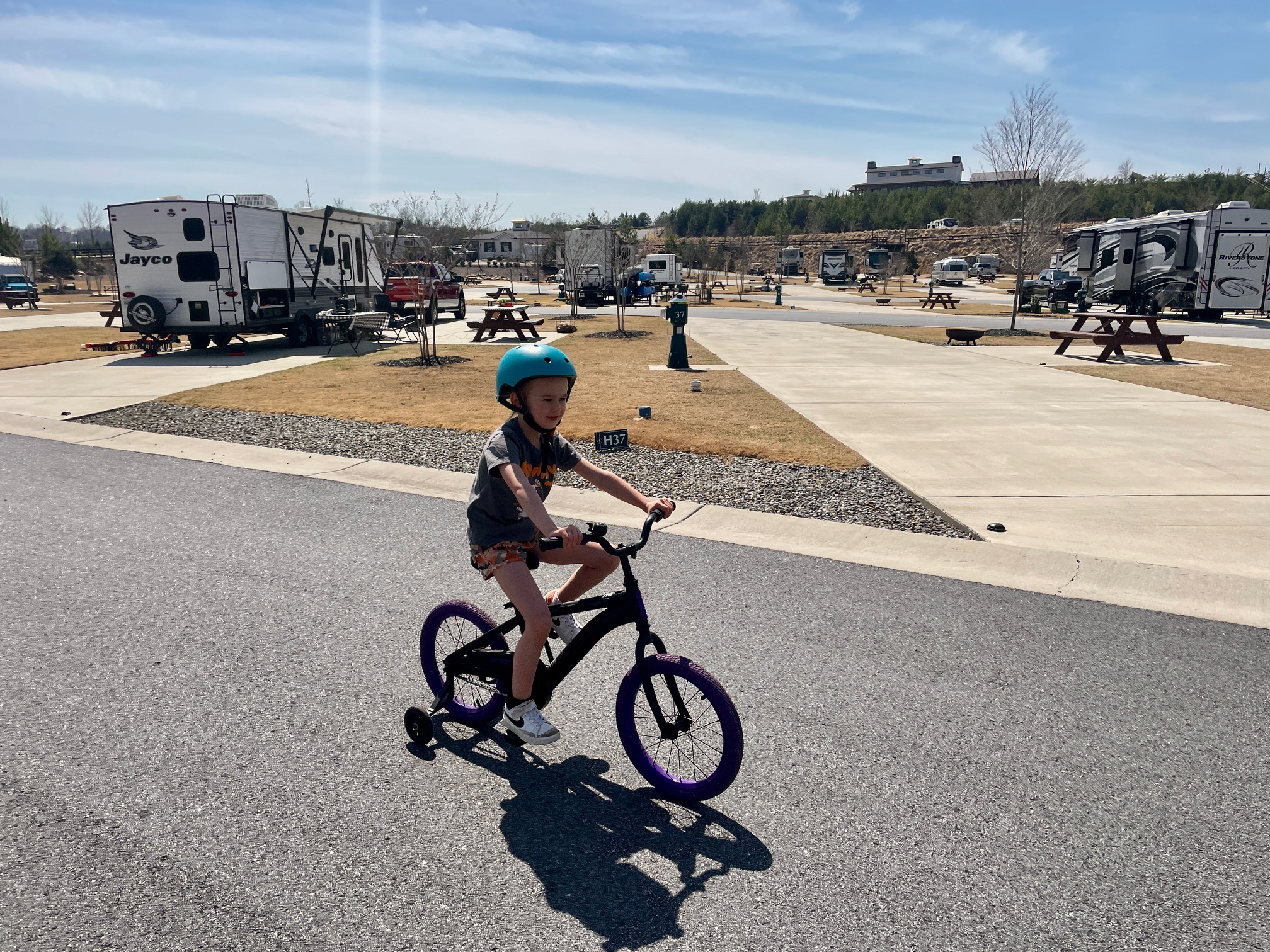 Talona-Ridge-RV-Resort-biking | Imagine Camper