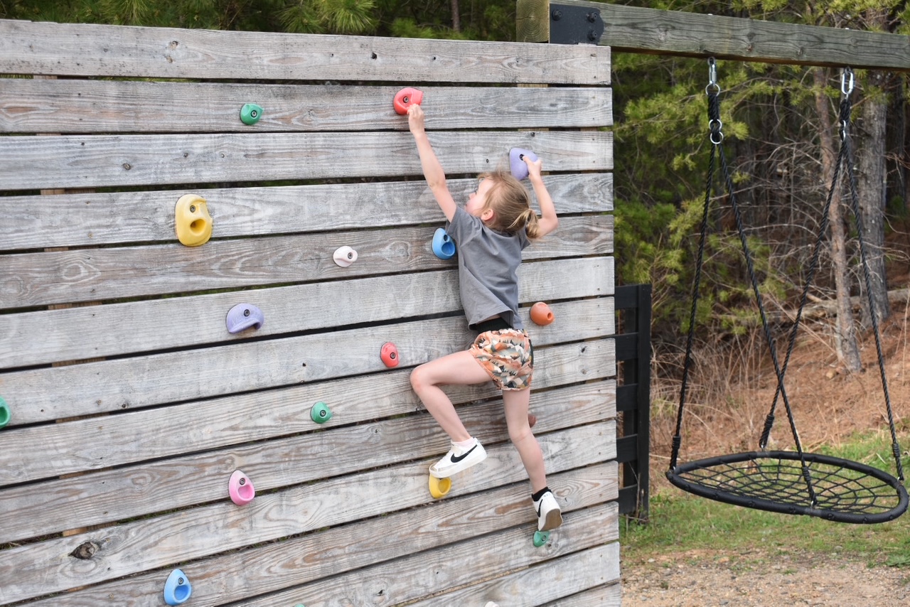Talona-Ridge-RV-Resort-climbing-wall | Imagine Camper